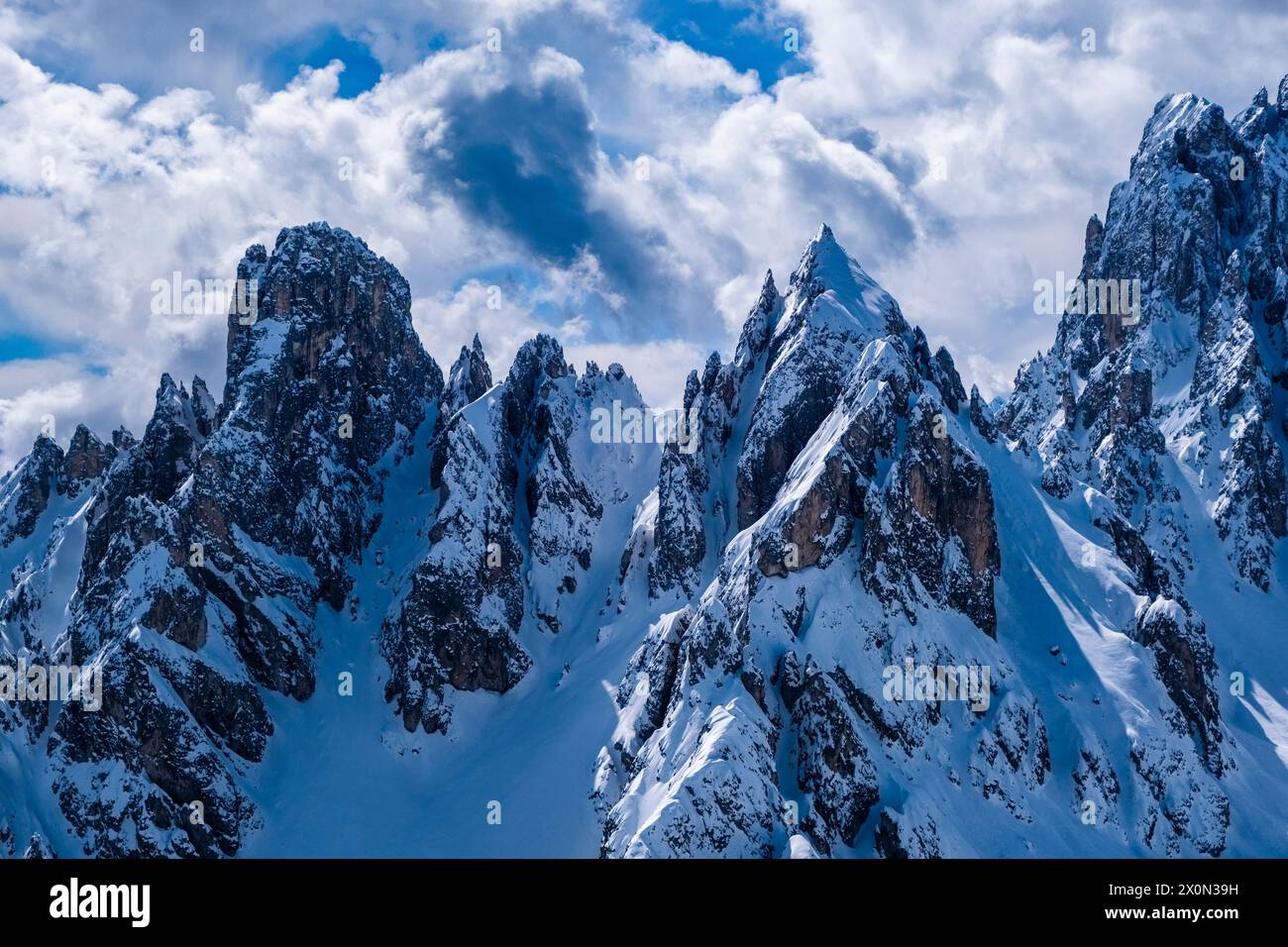 Snow-covered alpine Dolomite landscape in winter with the summits Torre ...