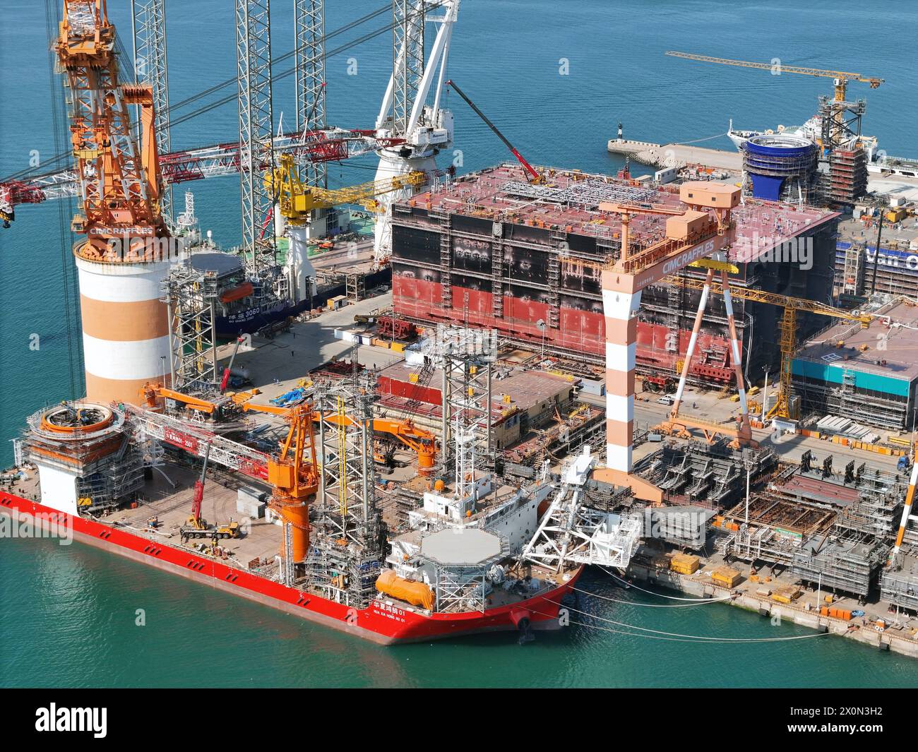 YANTAI, CHINA - APRIL 12, 2024 - Multi-type offshore equipment is under ...