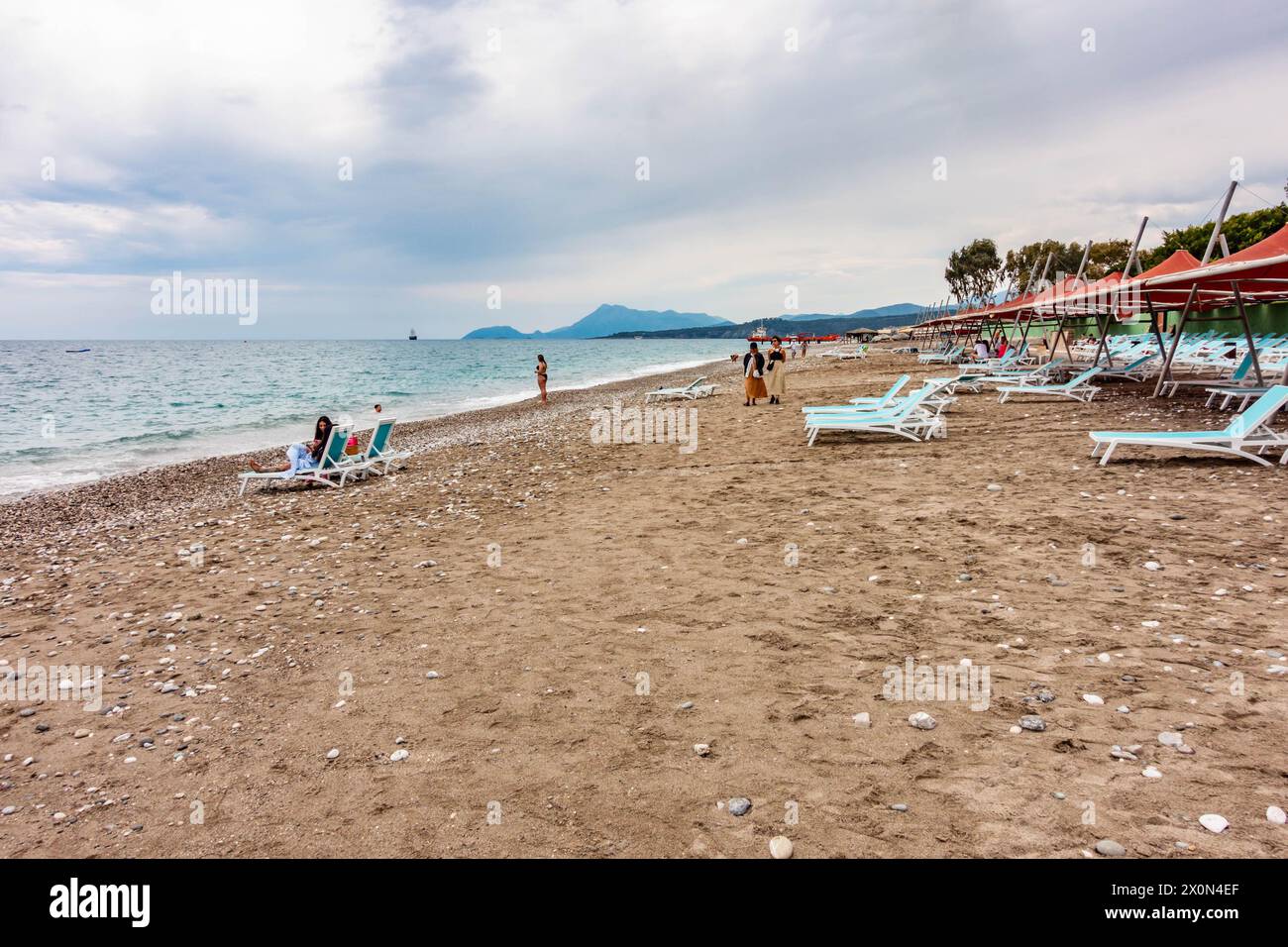 Sun loungers on Kiris beach at Kemer, Antalya, Turkey Stock Photo - Alamy