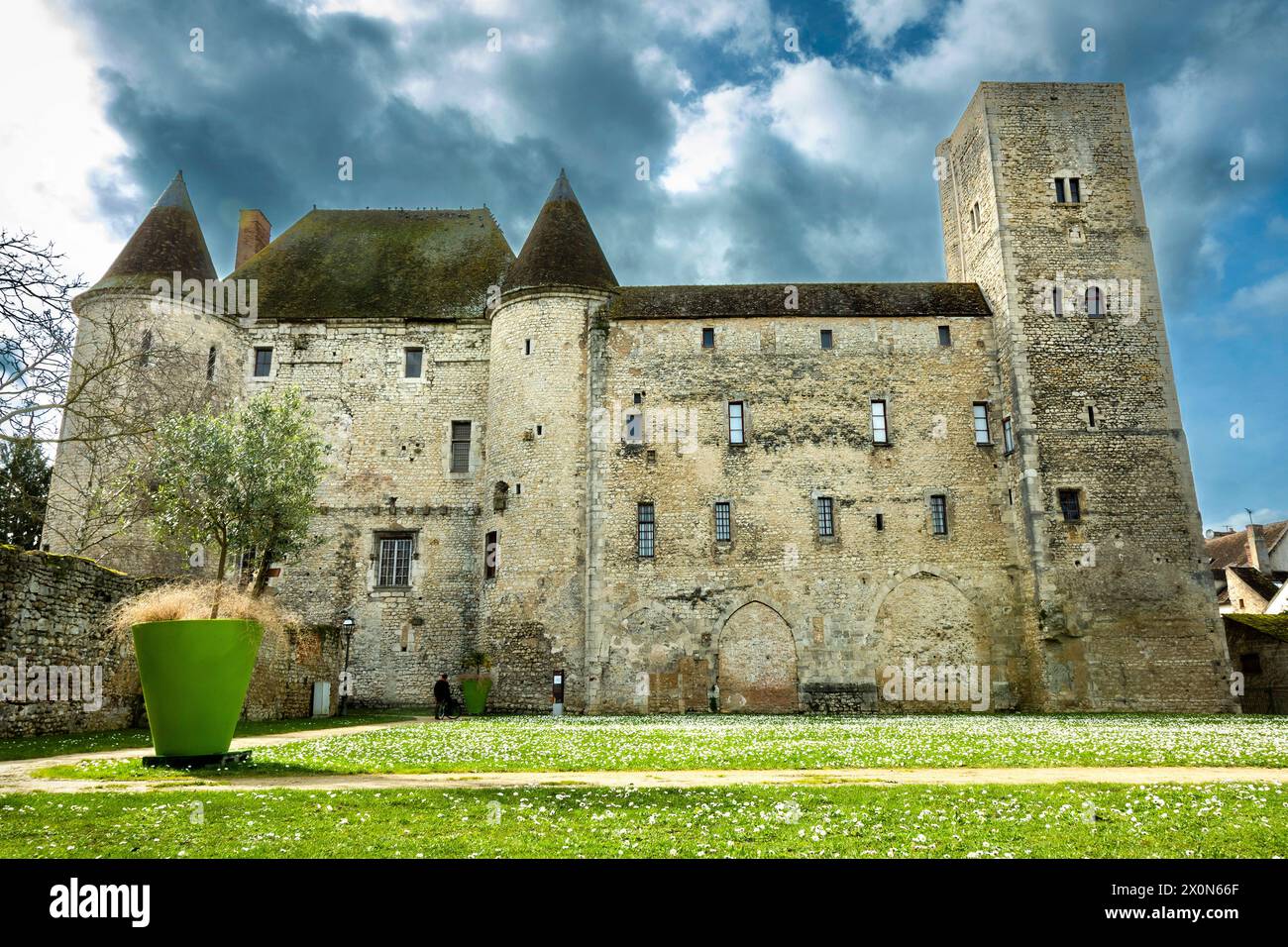 Medieval castle tower france hi-res stock photography and images - Alamy