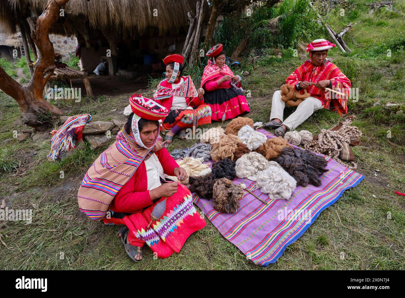 Inca weaving tradition hi-res stock photography and images - Alamy