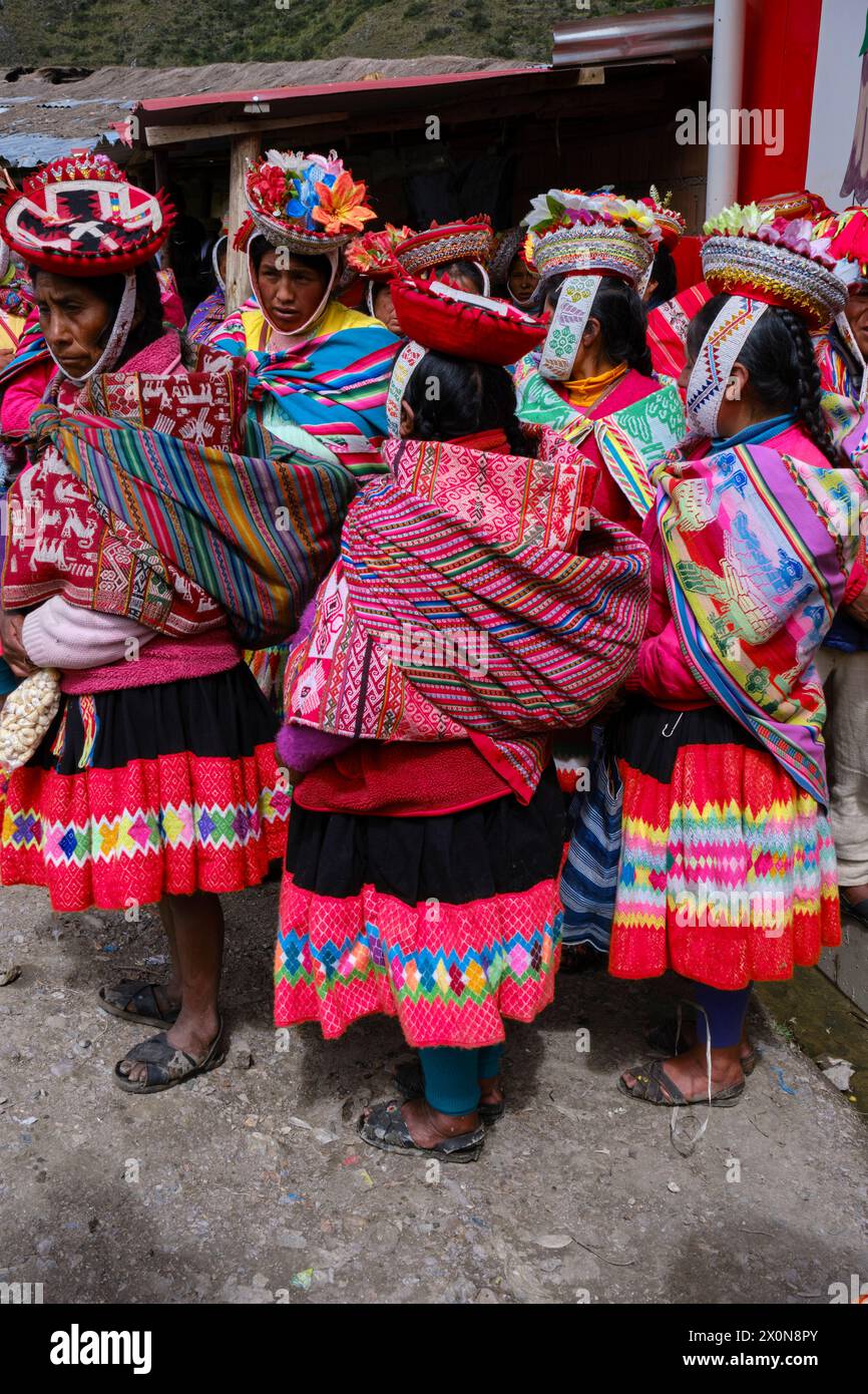 Peru, province of Cuzco, Sacred Valley of the Incas, community of the ...