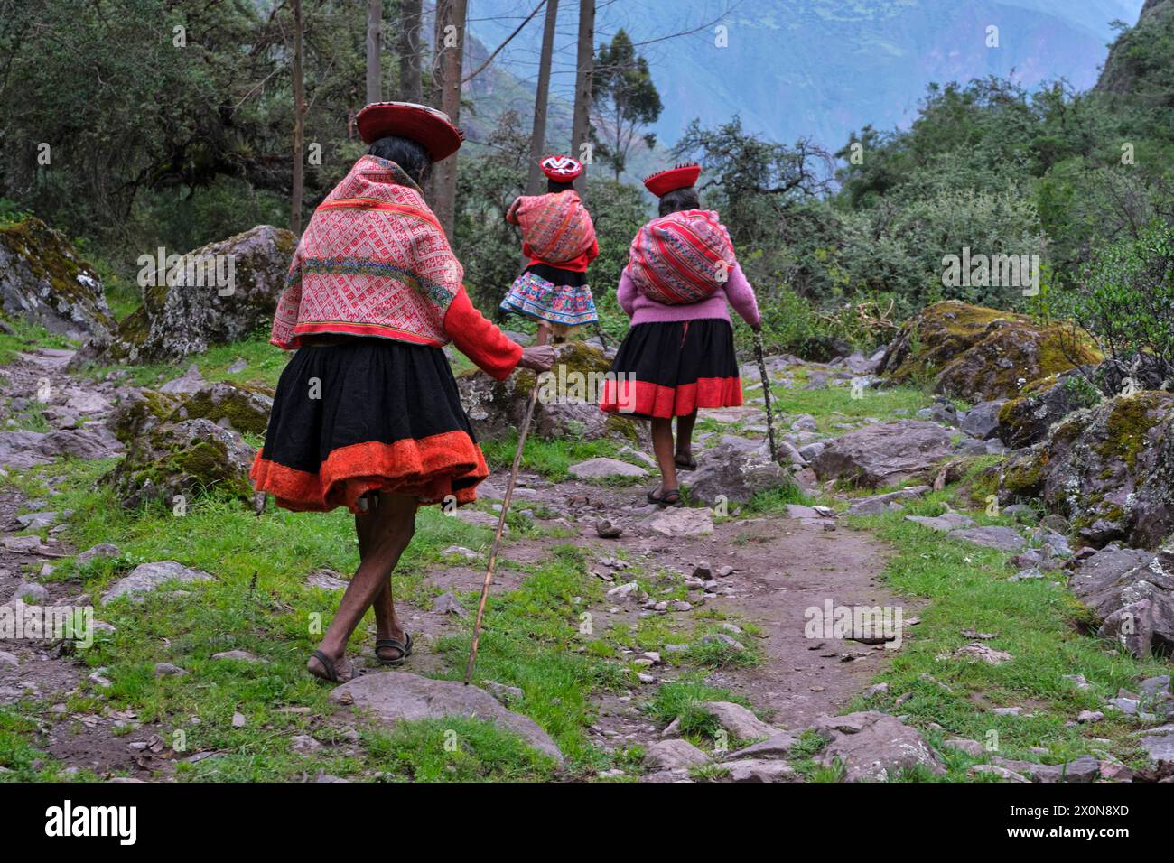 Peru, province of Cuzco, the Sacred Valley of the Incas, group of women ...