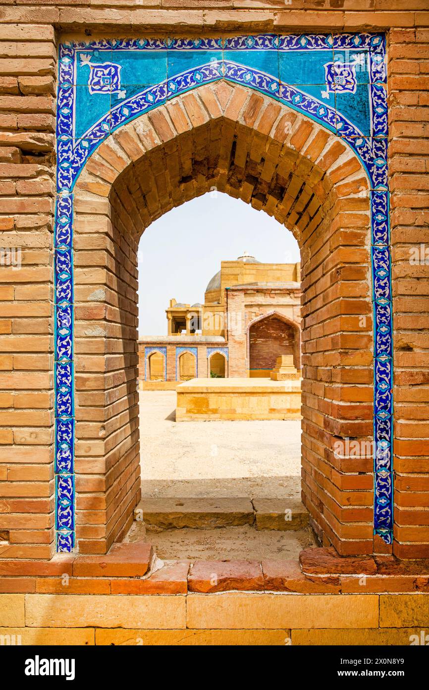 Beautiful arch in Makli necropolis in Sindh, Pakistan Stock Photo - Alamy