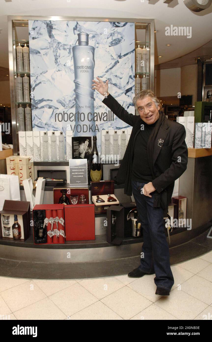 Roberto Cavalli dies aged 83 ROBERTO CAVALLI attends a photocall to ...