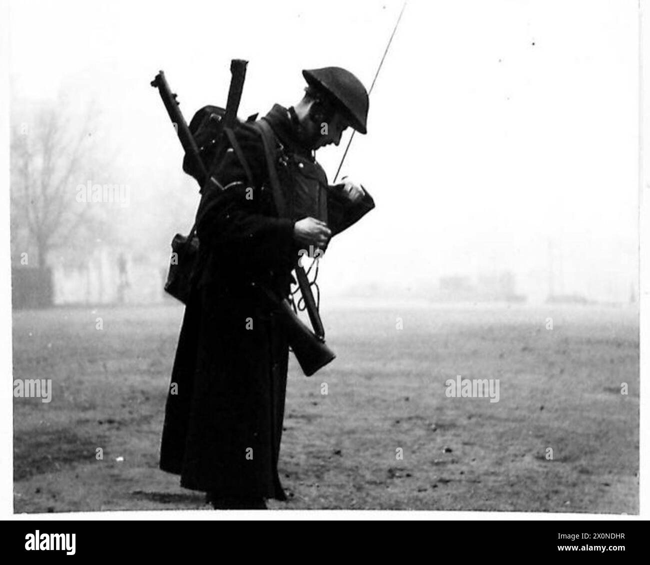 SIGNALMEN PHOTOGRAPHED FOR ARMY BOOKLET - Signalmen photographed going ...