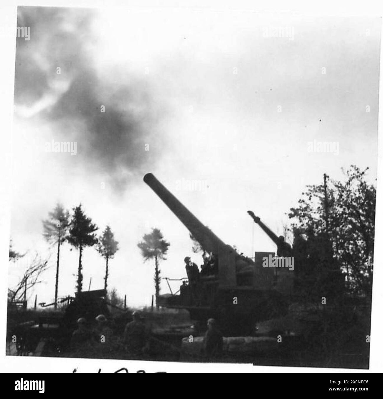 Firing precision hi-res stock photography and images - Alamy