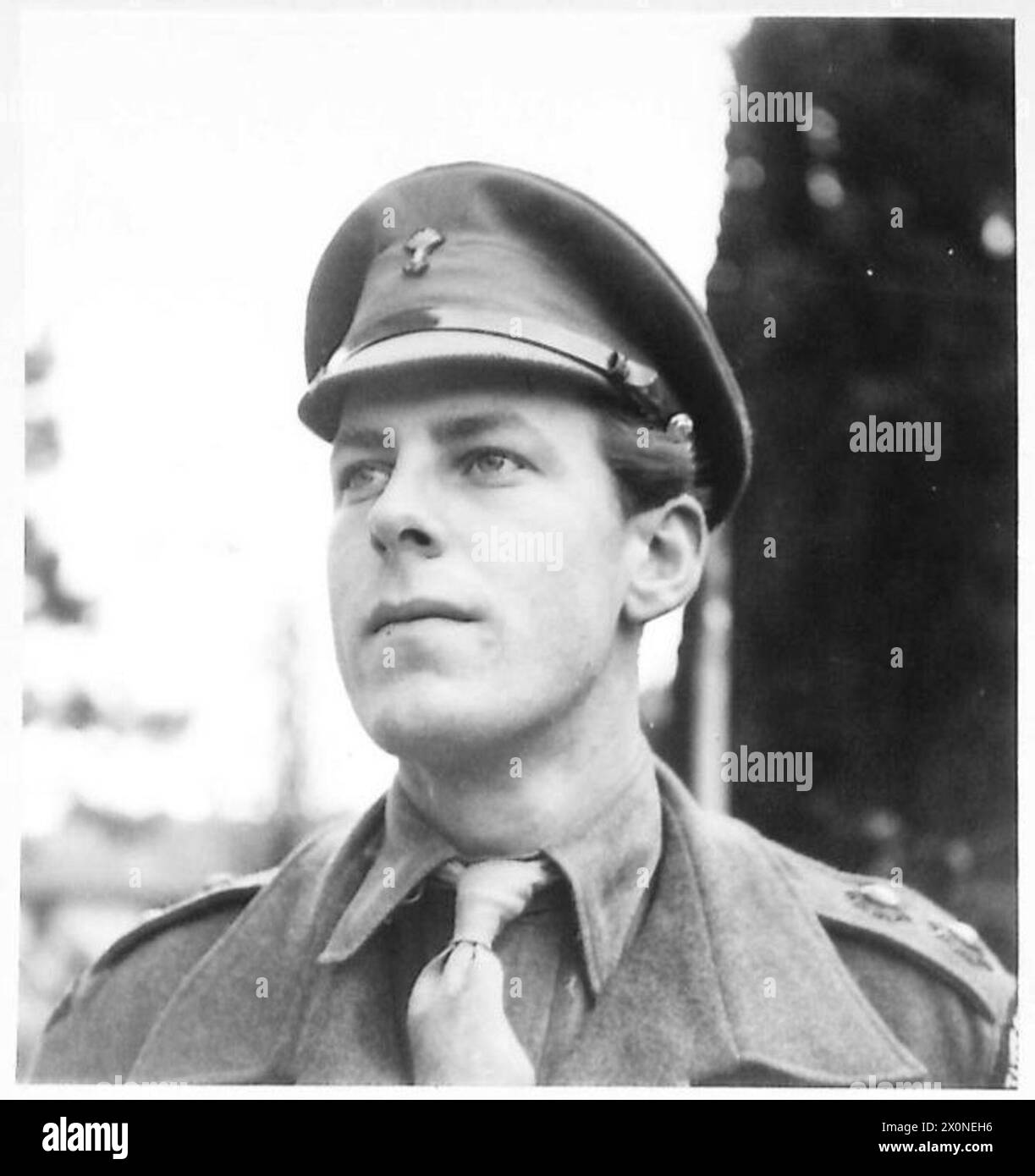 FIFTH ARMY : BRITAIN'S FIRST SOLDIER IN FIFTH ARMY - Lieut M.A. Bankier, Welsh Guards, ADC to ...