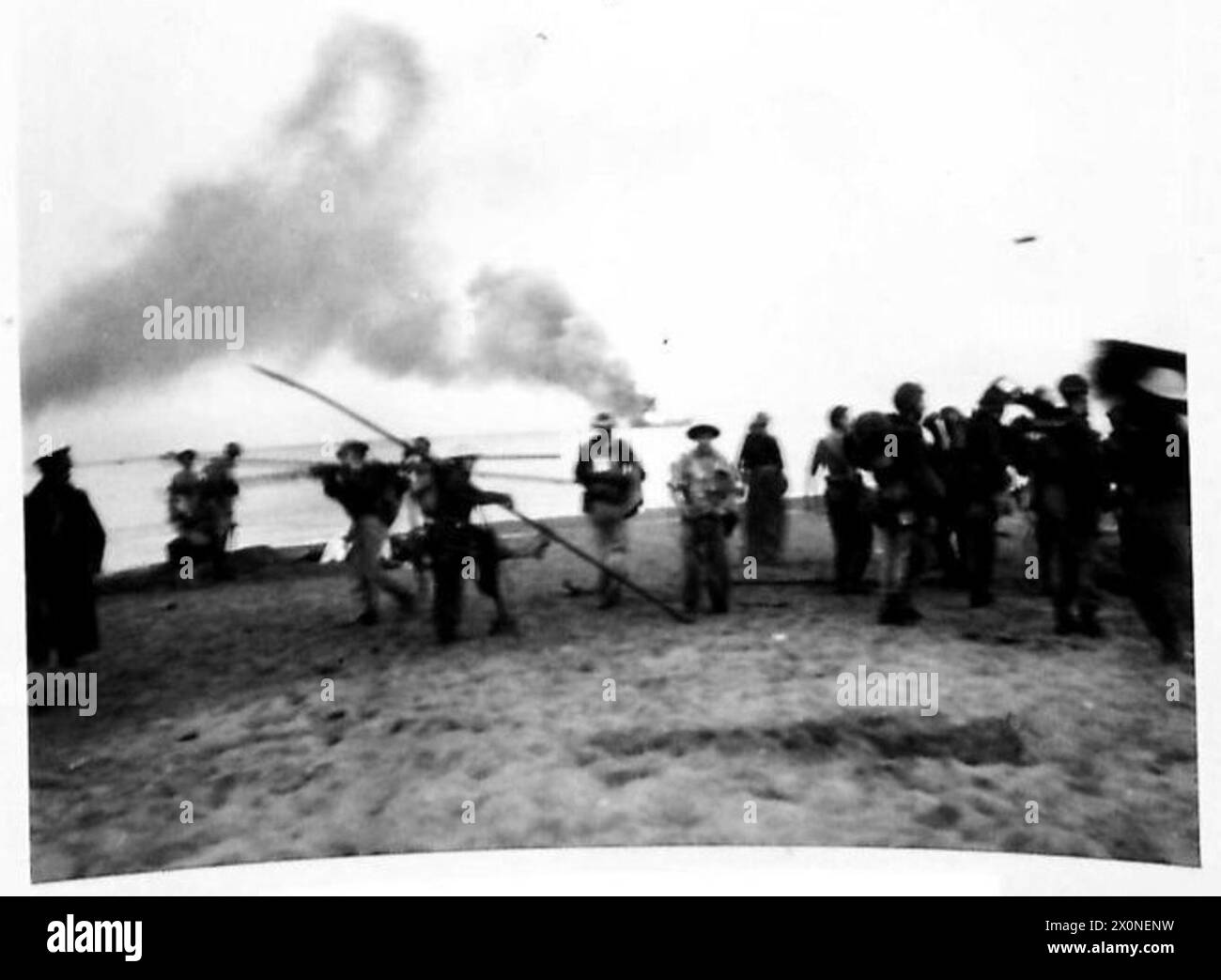 INVASION OF ITALY : NAPLES AREA FIFTH ARMY LAND IN THE BAY OF SALERNO ...
