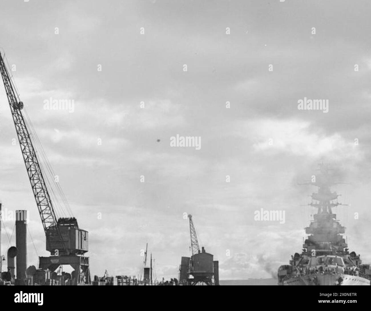 HMS ROYAL SOVEREIGN ENTERING A FLOATING DOCK. 28 OCTOBER 1941, GREENOCK ...
