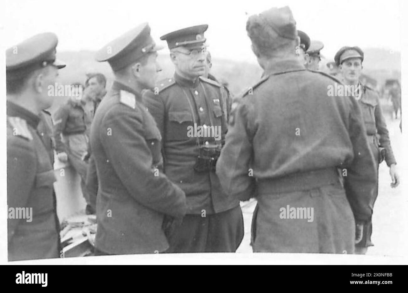 ITALY : EIGHTH ARMY - The construction of a Bailey bridge across the ...