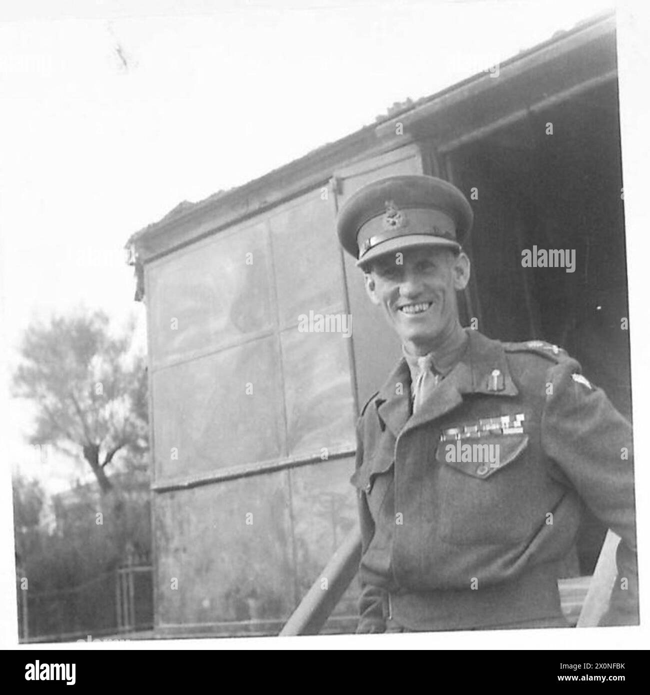 NEW EIGHTH ARMY COMMANDER - Lieut. General Sir R.L. McCreery, KCB., DSO ...