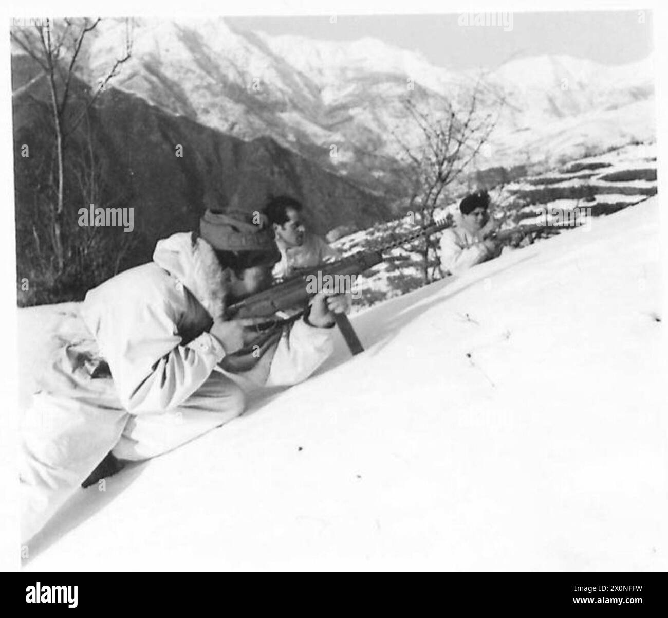 FIFTH ARMY : ITALIAN PARTISANS - In contact with the enemy patrol ...