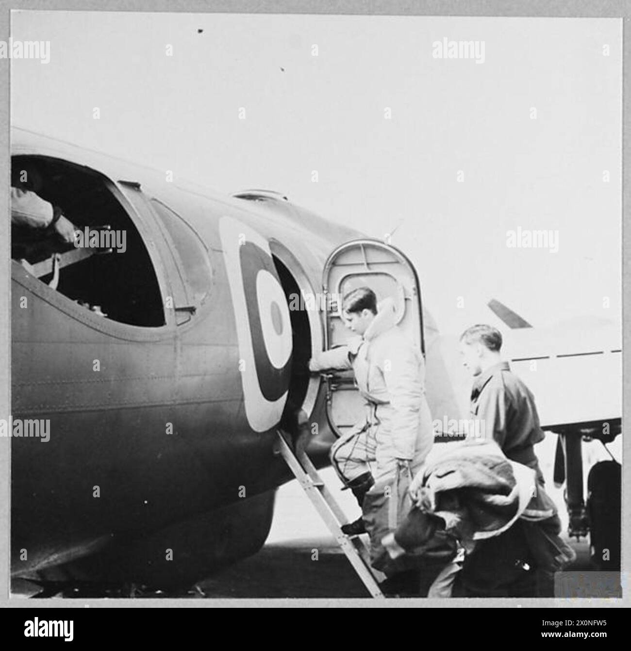 FLYING FORTRESS - Crew going aboard one of the "Flying Fortresses ...