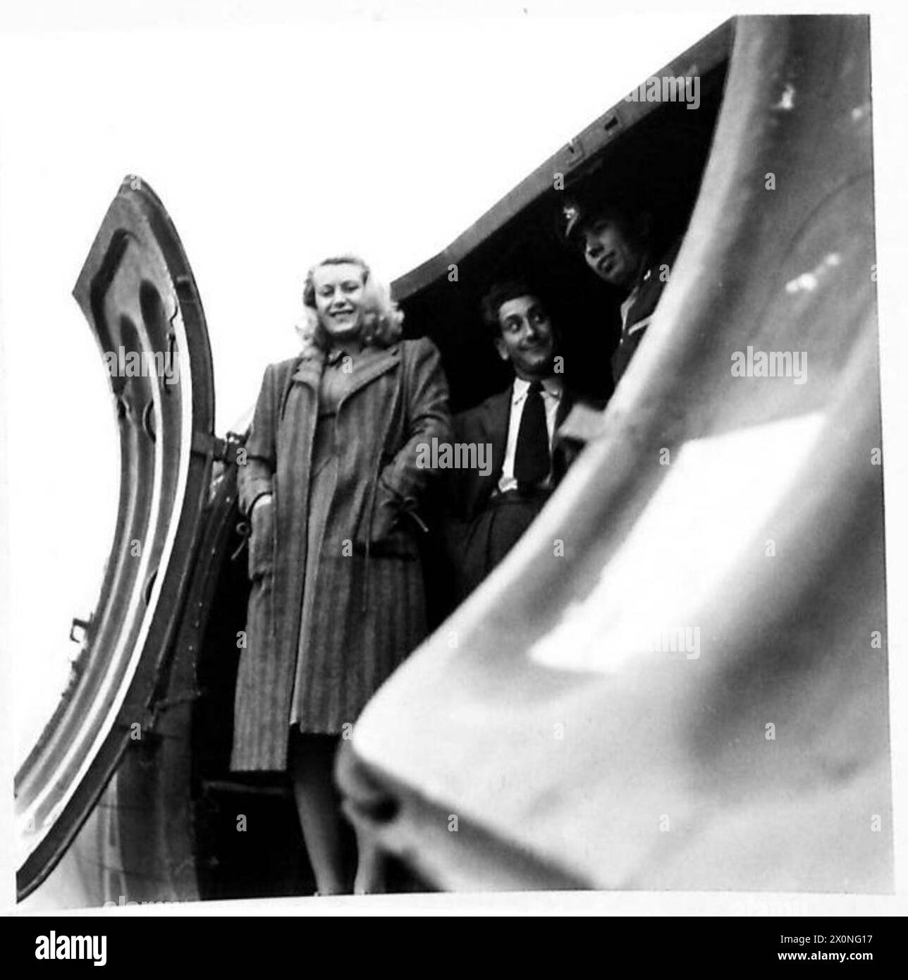 NORTH AFRICA : GERALDO ENTERTAINS - Dorothy Carless in the plane ...