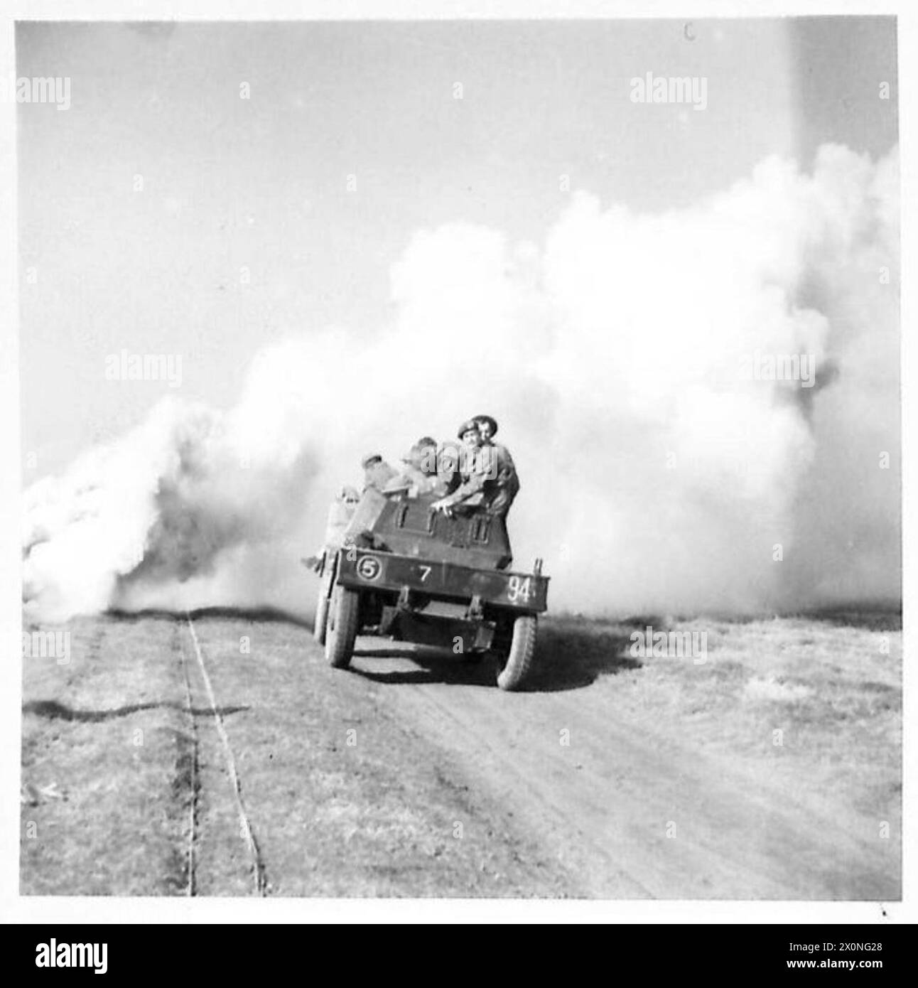 ITALY : FIFTH ARMYCROSSING OF THE GARIGLIANO RIVER - Smoke screens were ...