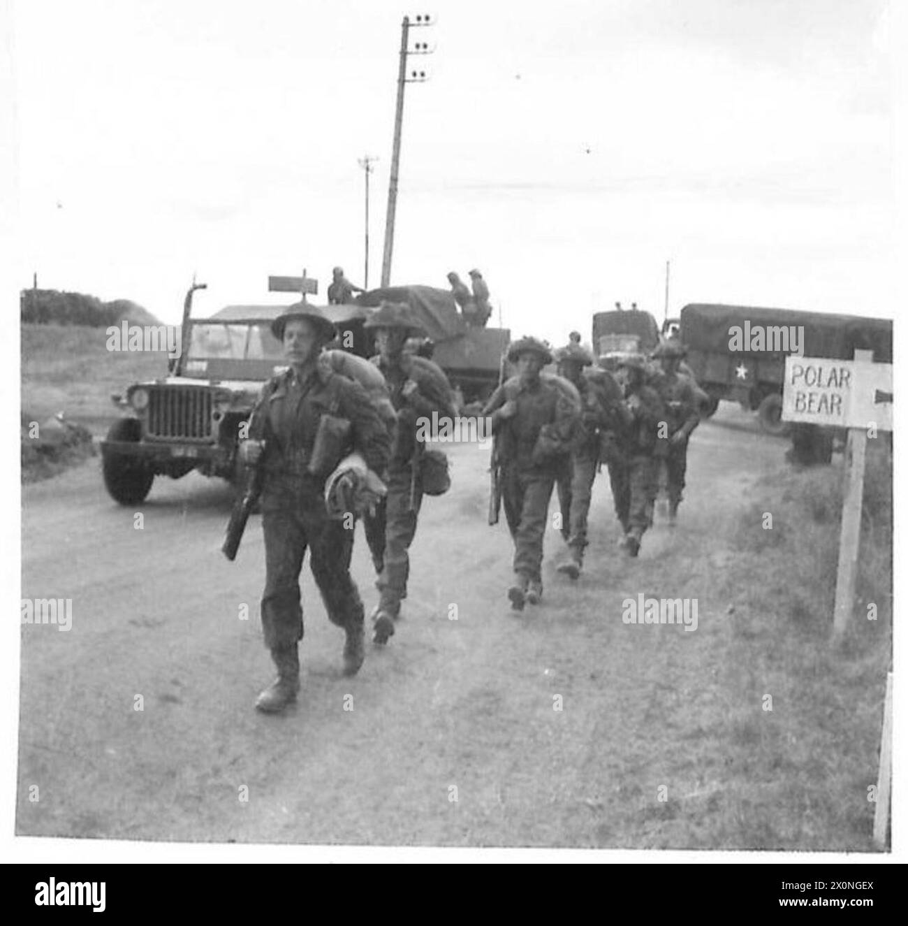 TANKS GO INTO ACTION NEAR TILLY-SUR-SEULLES - British infantry (Pioneer ...