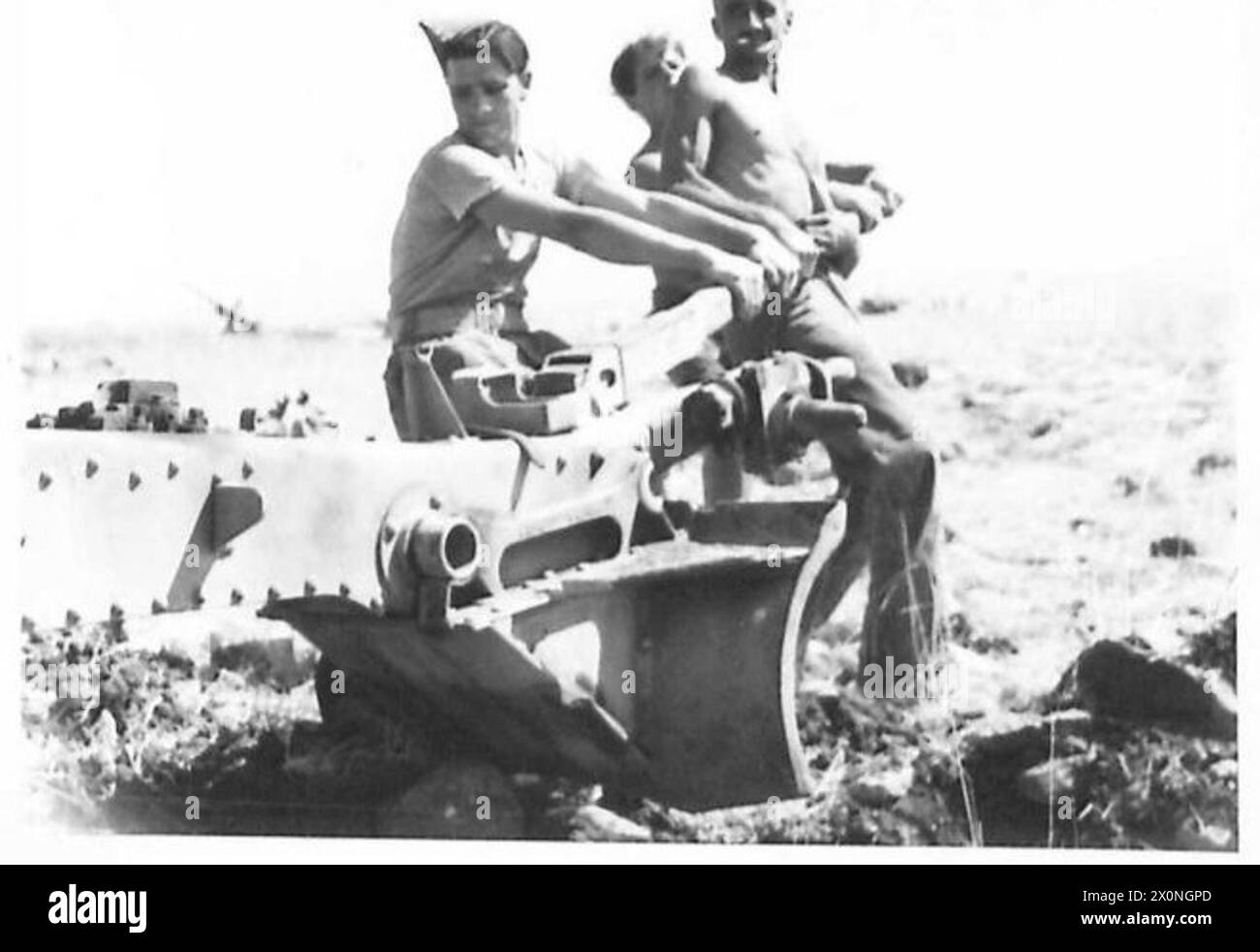 INVASION OF SICILY - Stripped to the waist men of 212 Medium Bty ...