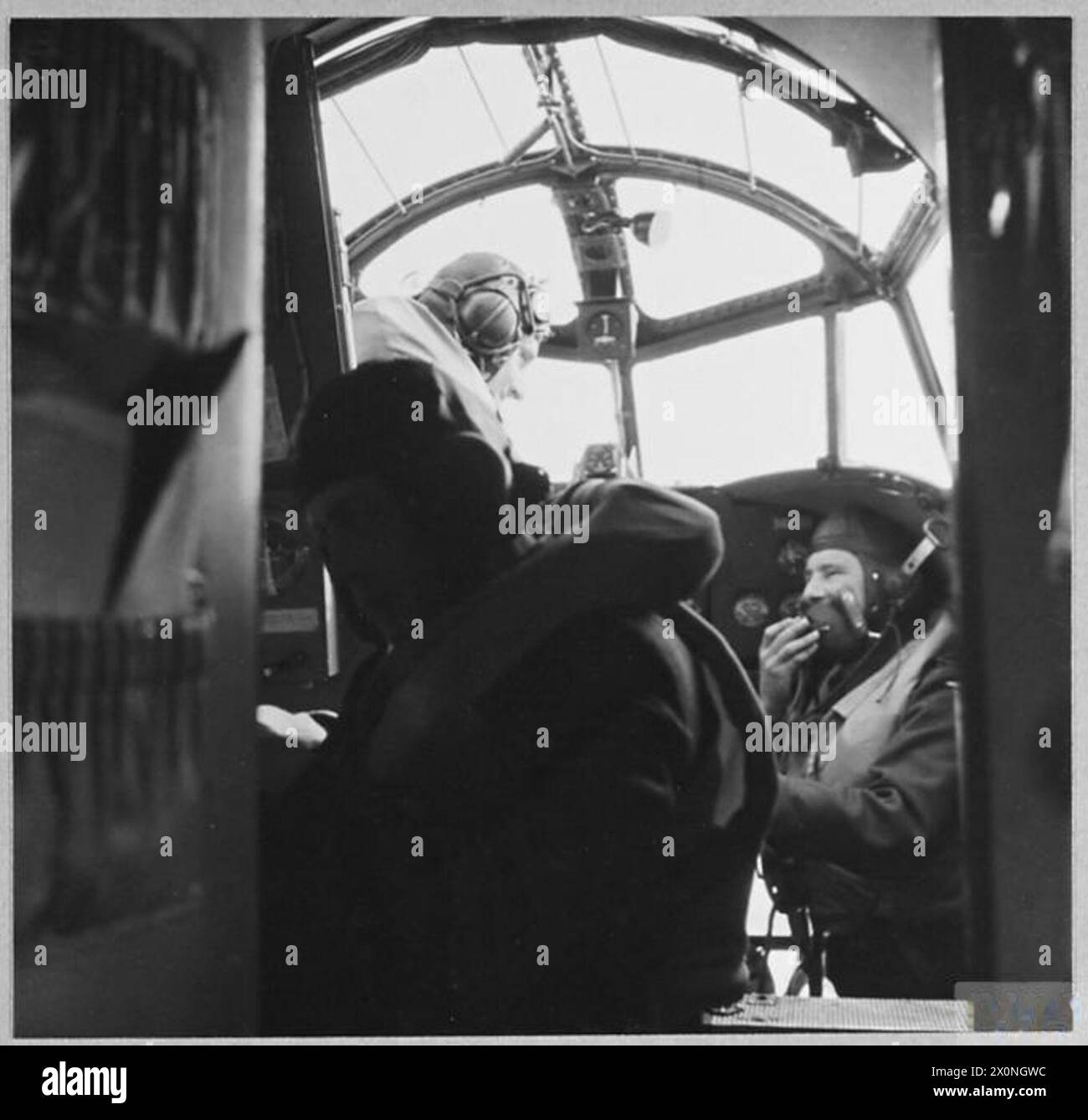 R.A.F. COASTAL COMMAND : PERSONNEL OF A HUDSON SQUADRON - The pilot ...