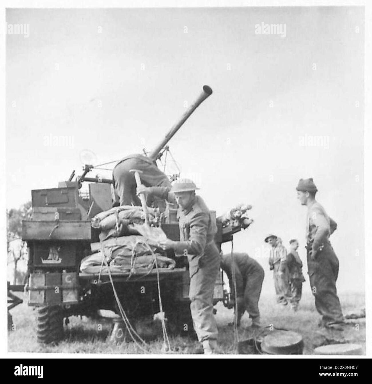 ITALY : EIGHTH ARMYMOBILE ARTILLERY - Scenes as the gun passes across ...