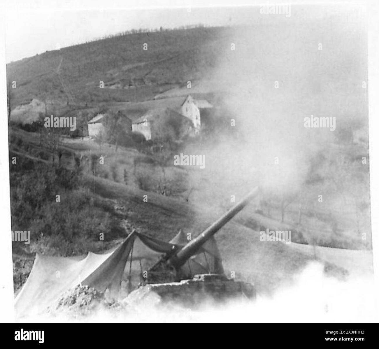 THE FIFTH ARMY ATTACKS - An American type 8-inch gun, manned by British ...
