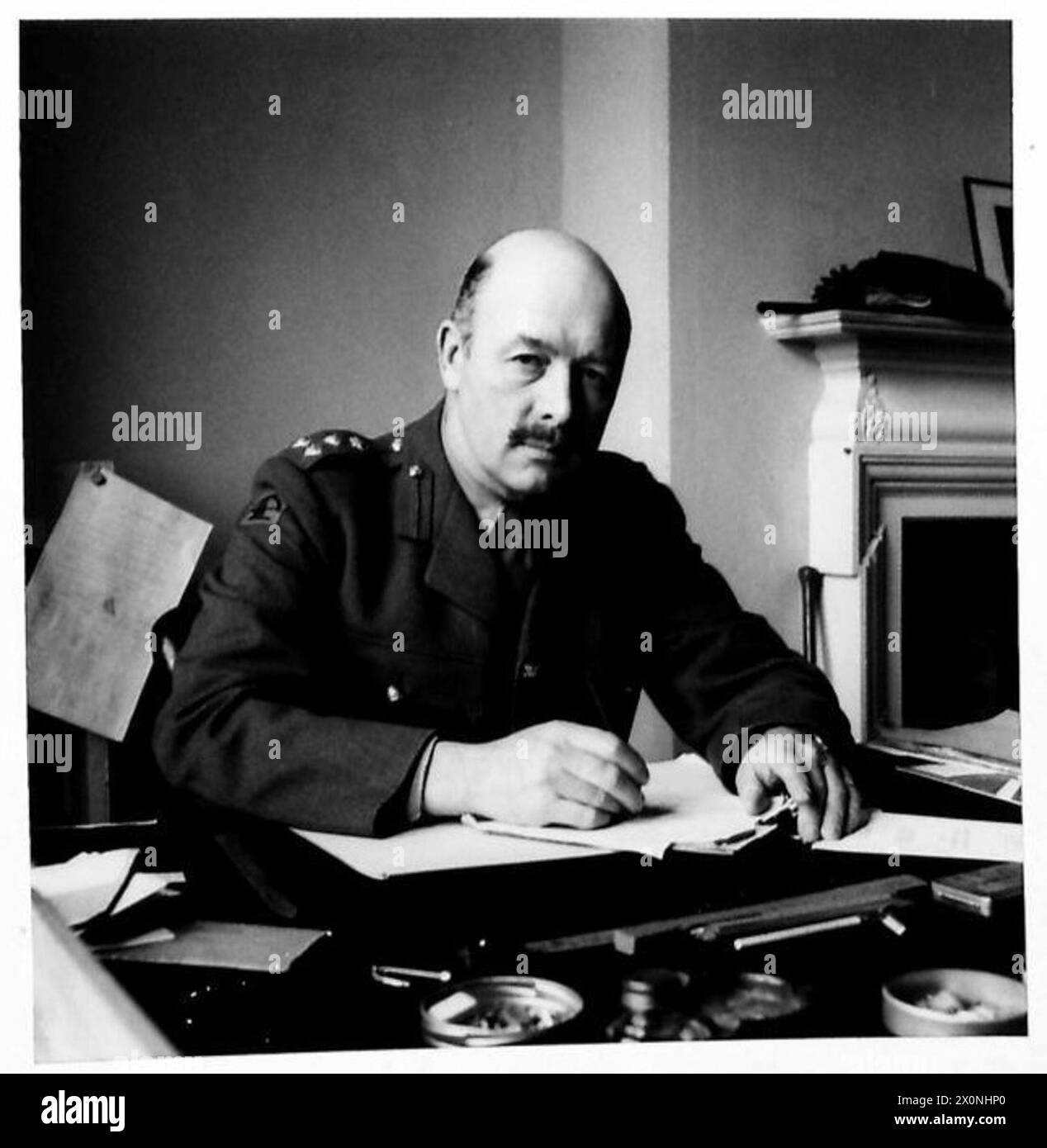 PORTRAITS OF ANTI-AIRCRAFT COMMAND OFFICERS & GUN OPERATIONS ROOMS ...