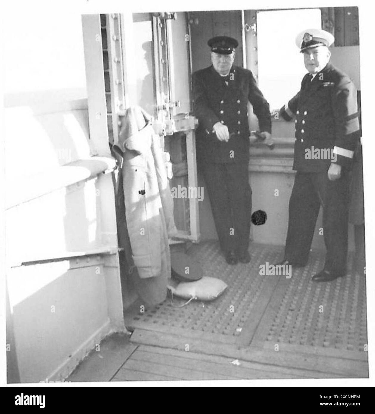 MR. CHURCHILL RETURNS FROM CANADA - The Prime Minister, with Captain J ...