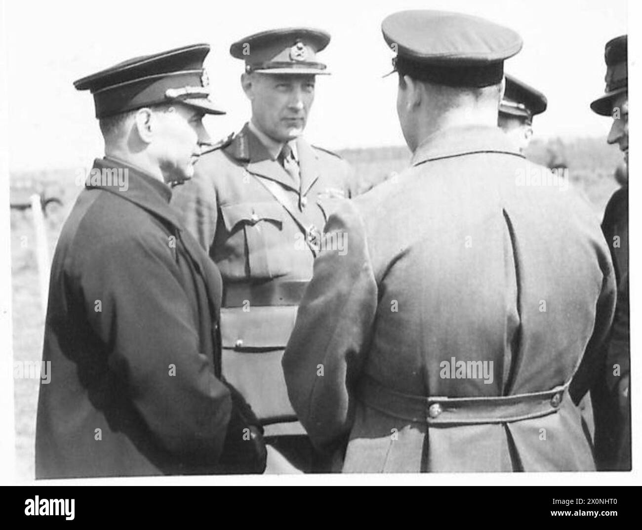ARMY SEES NEW PLANES - Lt.Gen. Anderson talking to members of the ...