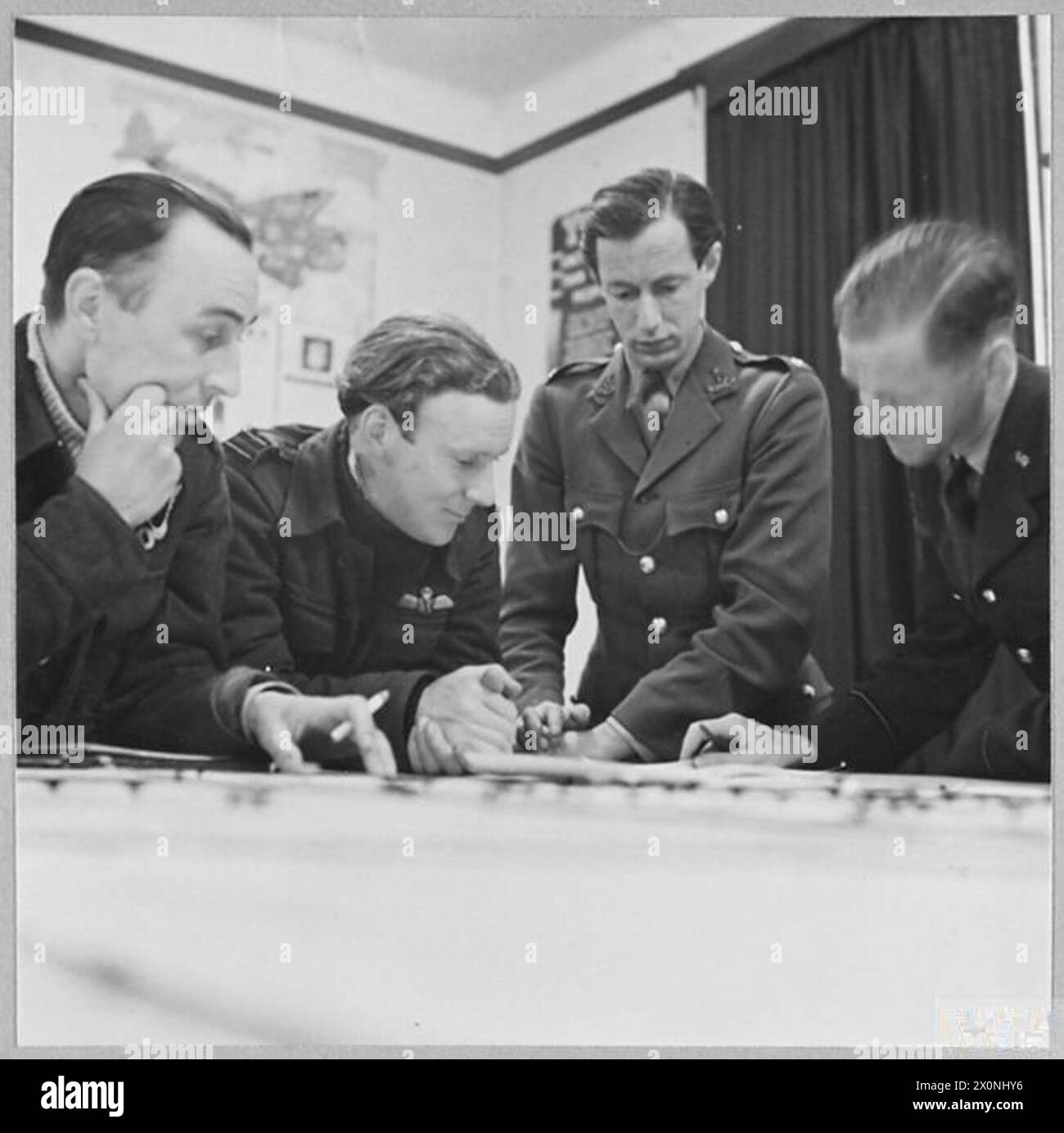 THE 1000 BOMBER RAID ON BREMEN : SCENES AT AN R.A.F. STATION - For ...