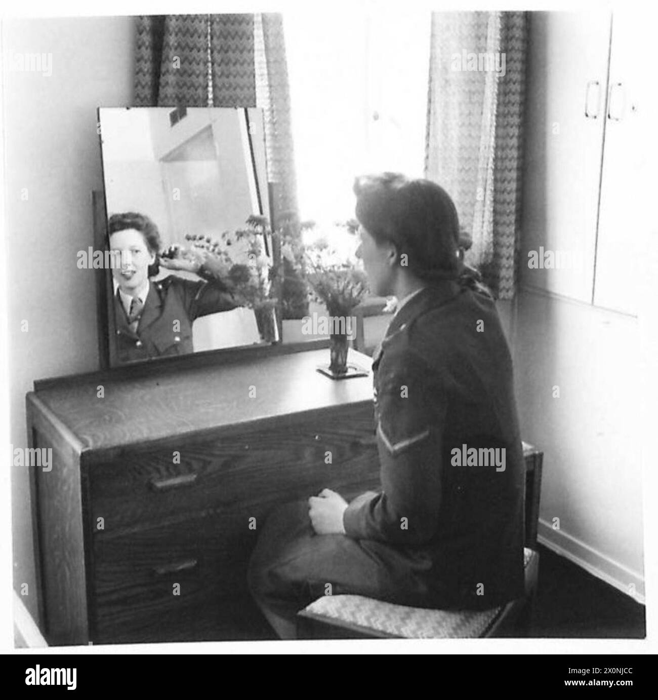 Dressing table bedroom modern Black and White Stock Photos & Images - Alamy
