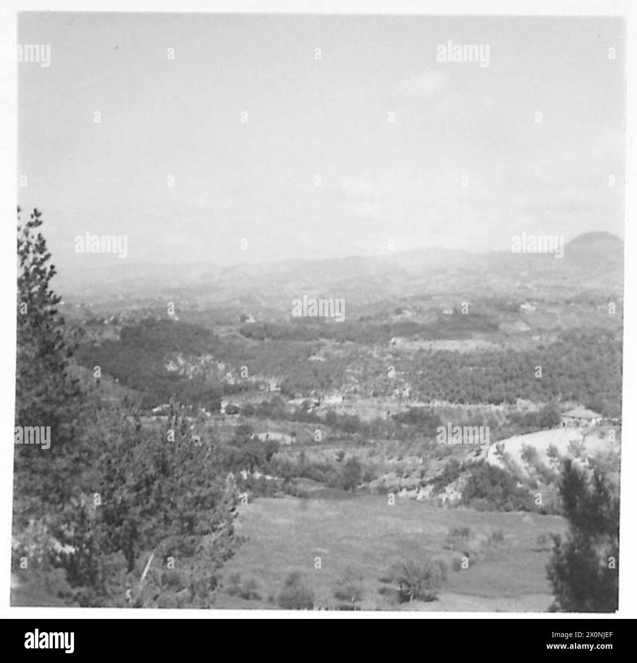 ITALY : EIGHTH ARMY - General view of the country through which the ...