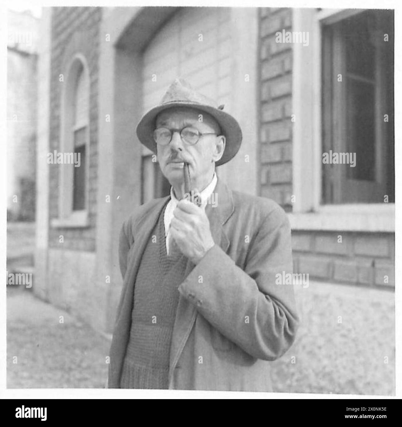 ITALY : "ENRICO" SHEFFIELD-BORN RUNS ONE-MAN AMGOT IN ITALIAN VILLAGE ...