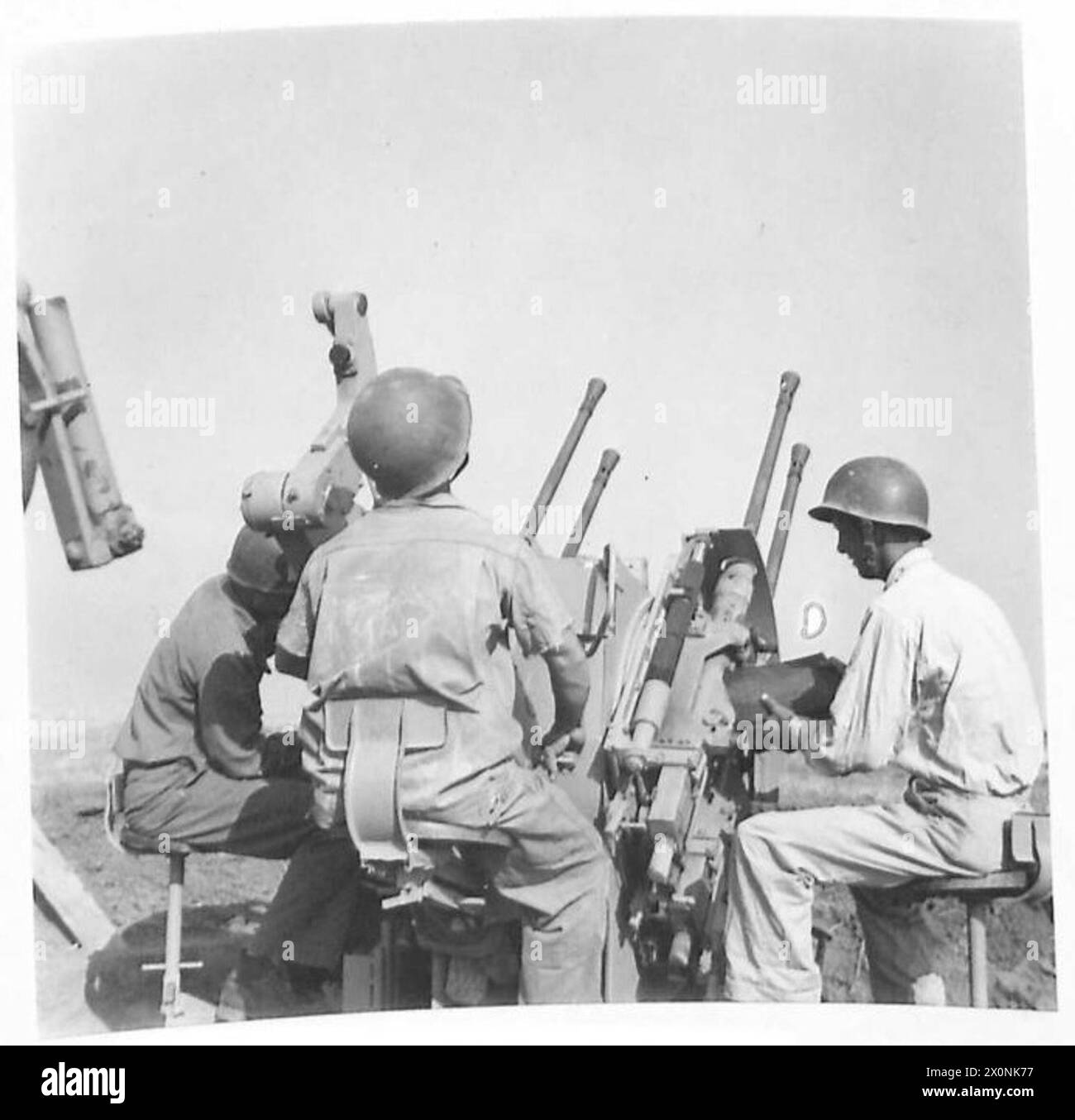 FIFTH ARMY IN THE SALERNO AREA - American troops of the Fifth Army man ...