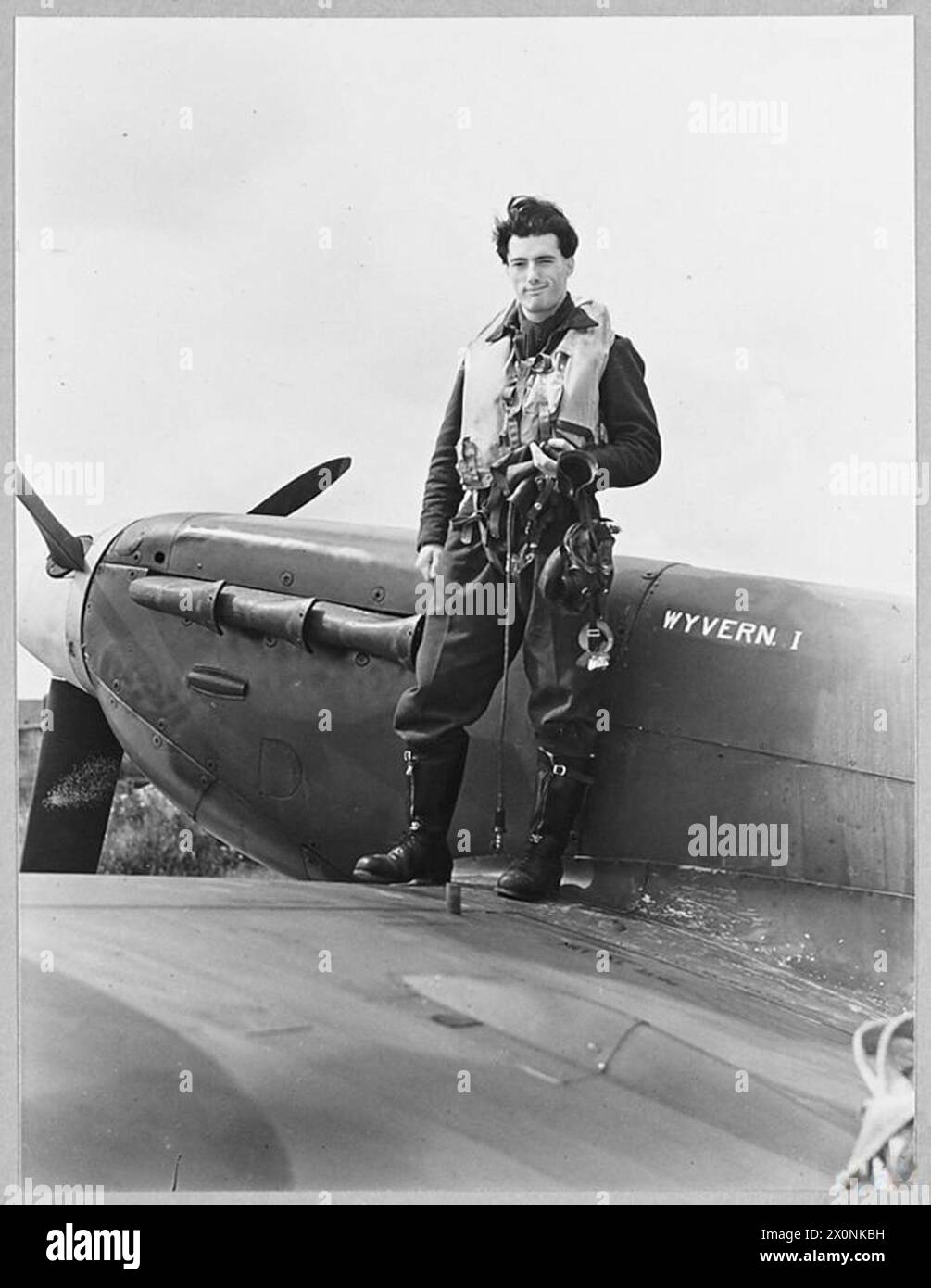 THREE R.A.F. FIGHTER PILOTS WITH THEIR PLANES - (Picture issued 1942 ...