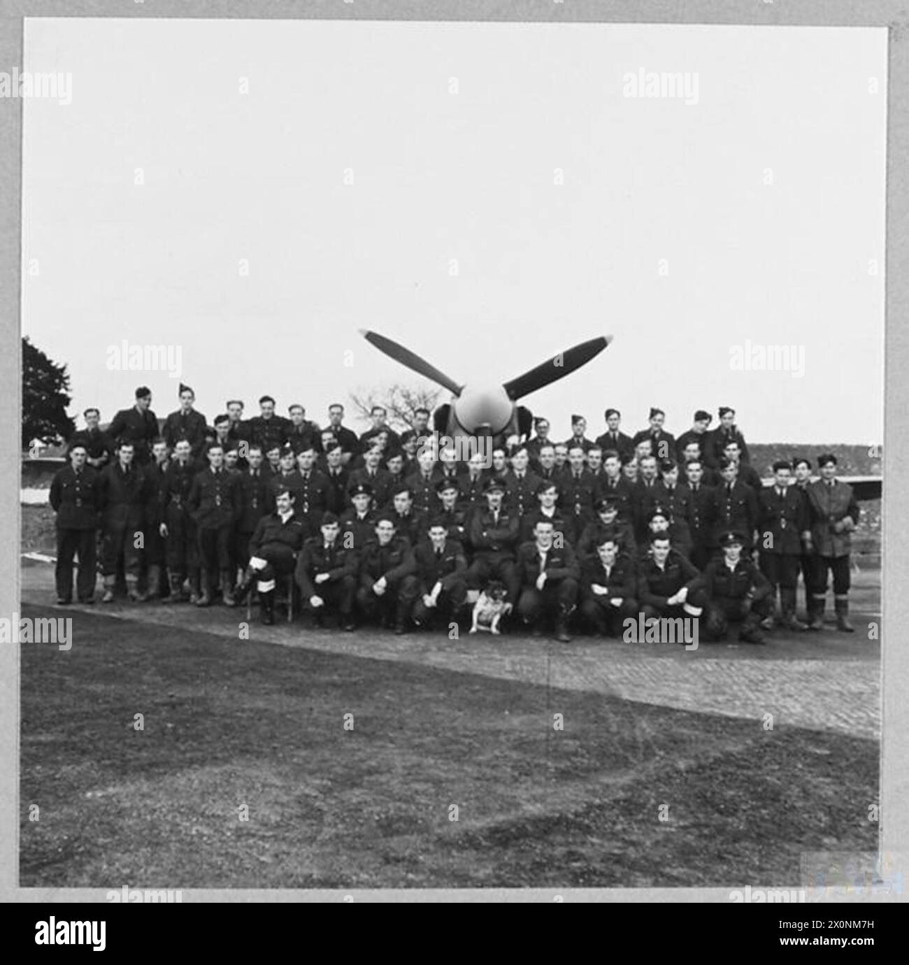 Spitfire ground crew hi-res stock photography and images - Alamy