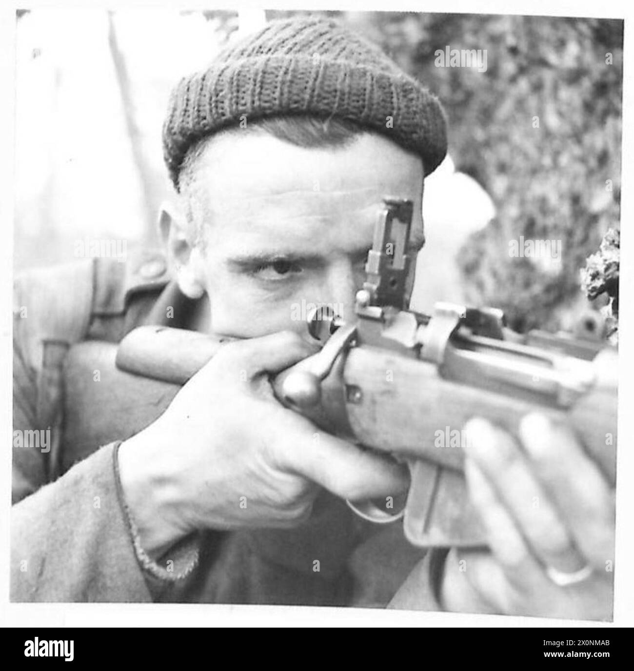 FIFTH ARMY : ANZIO BRIDGEHEADINFANTRY PATROL IN THE BRIDGEHEAD (RECONSTRUCTED IN THE LINE) - Fus ...