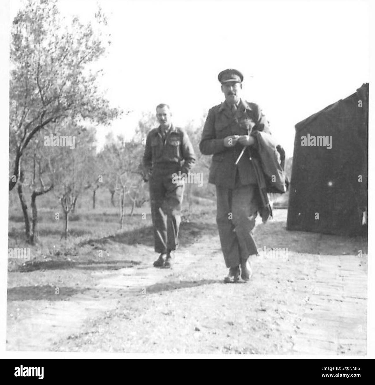 ITALY : EIGHTH ARMYGENERAL LEESE VISIT CORPS COMMANDER - The Eighth ...