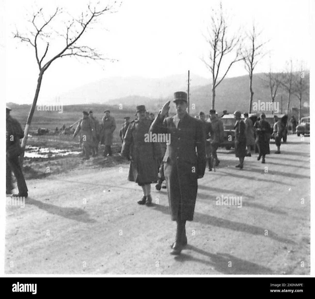 ITALY : FIFTH ARMYGENERAL DE GAULLE VISITS FRENCH TROOPS - General de ...