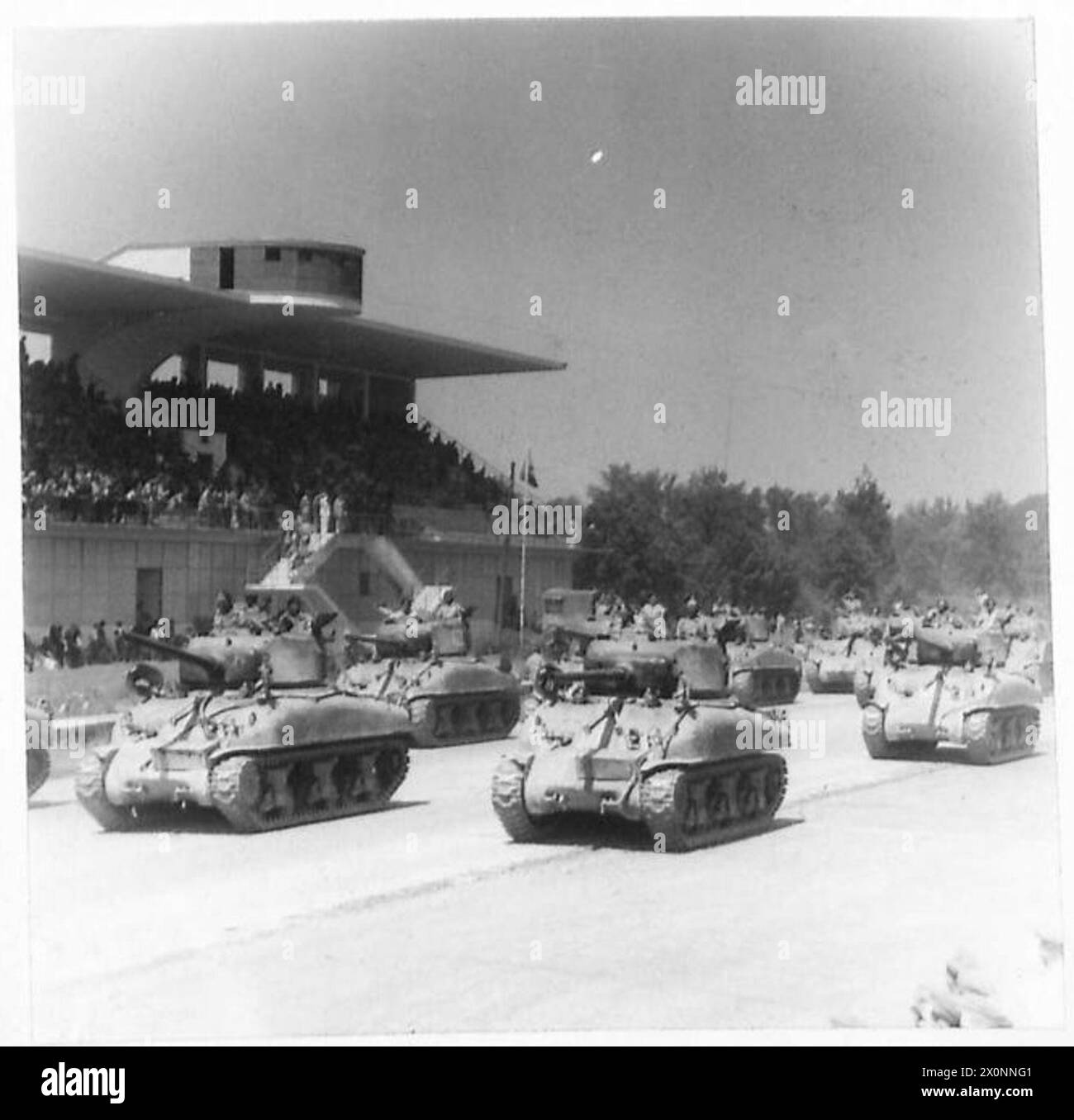 ITALY : SOUTH AFRICAN ARMOURED DIVISION - PARADE - Units of the ...
