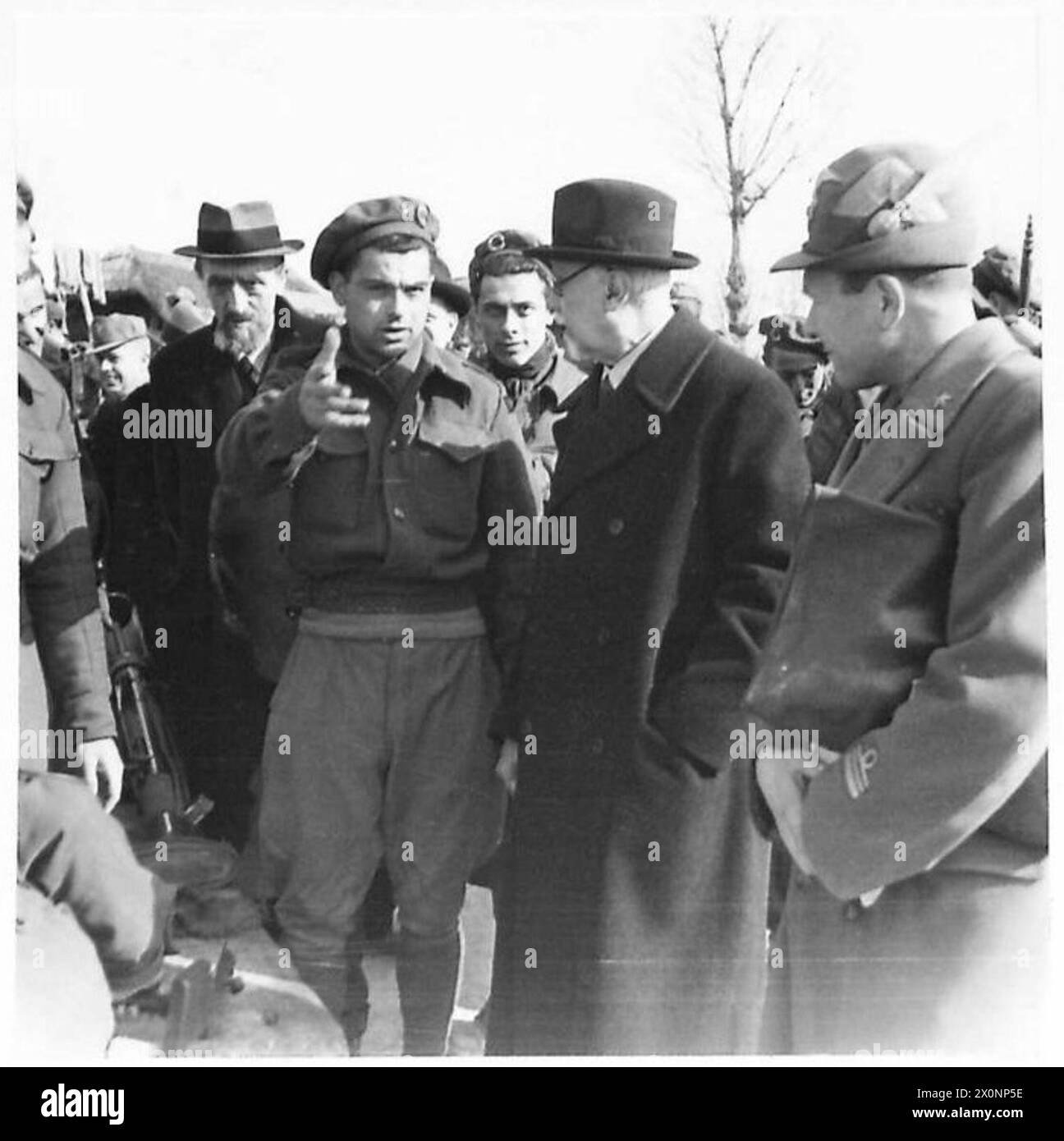 ITALIAN PREMIER VISITS ITALIAN TROOPS - A Partisan soldier explains the ...