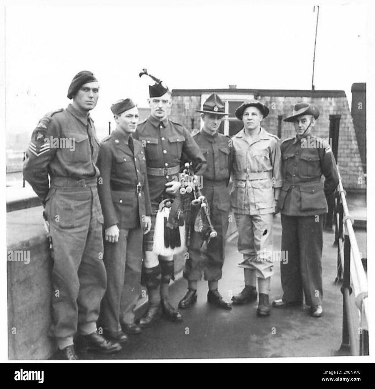 AMERICAN COMMANDOS IN TRAINING - American Commandos leap from one of ...