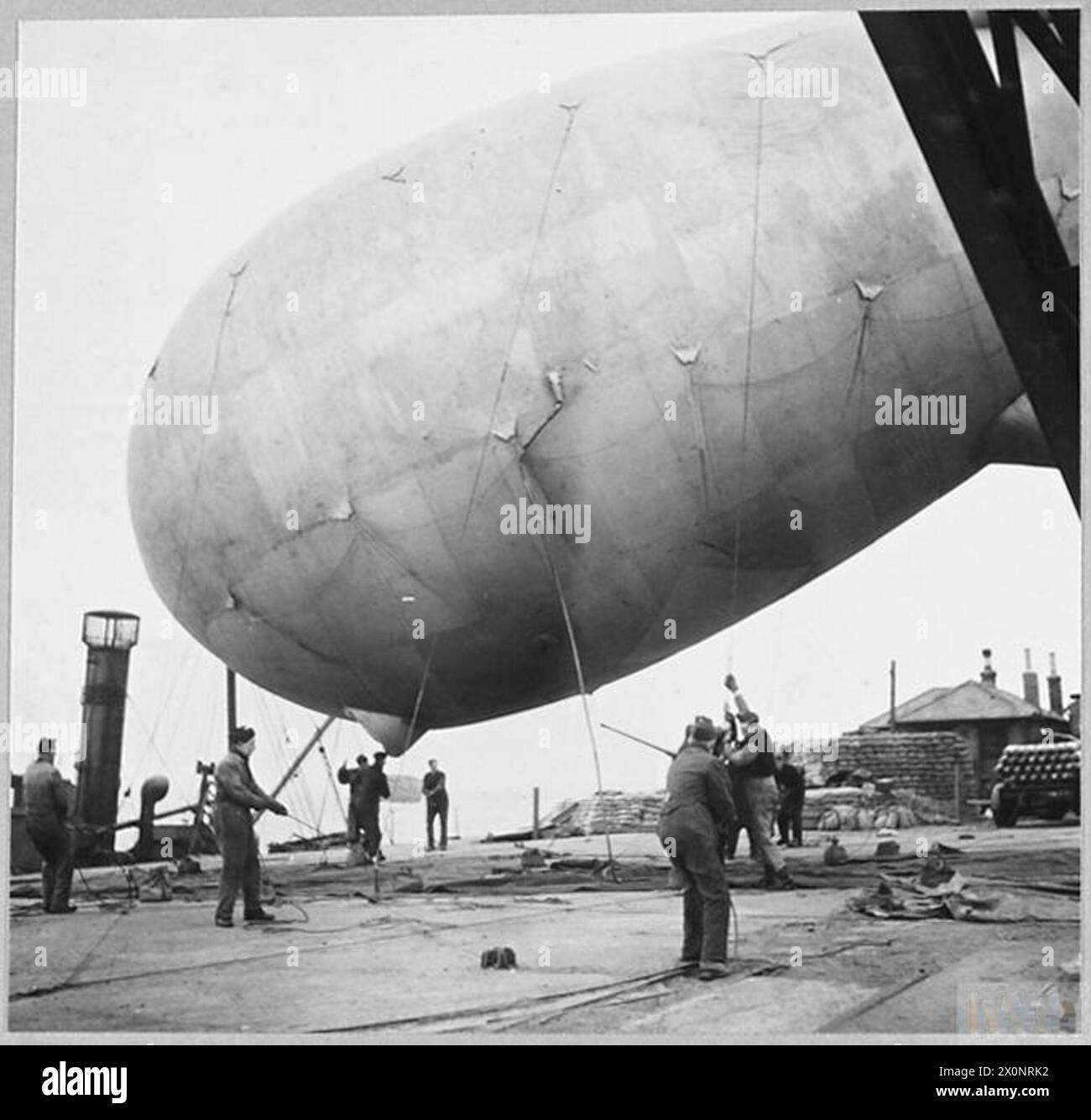 BALLOON PROTECTION FOR CHANNEL CONVOYS - For story see CH.4940 Crews ...