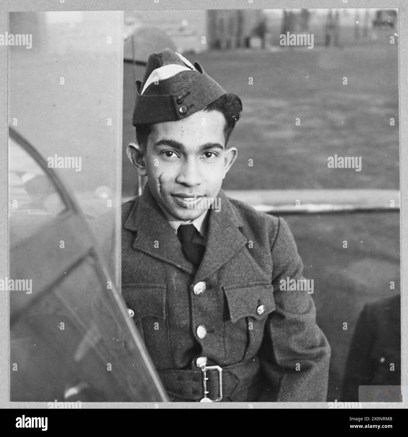 CINGALESE TRAIN FOR AIRCREW DUTIES WITH THE R.A.F. - Picture (issued ...