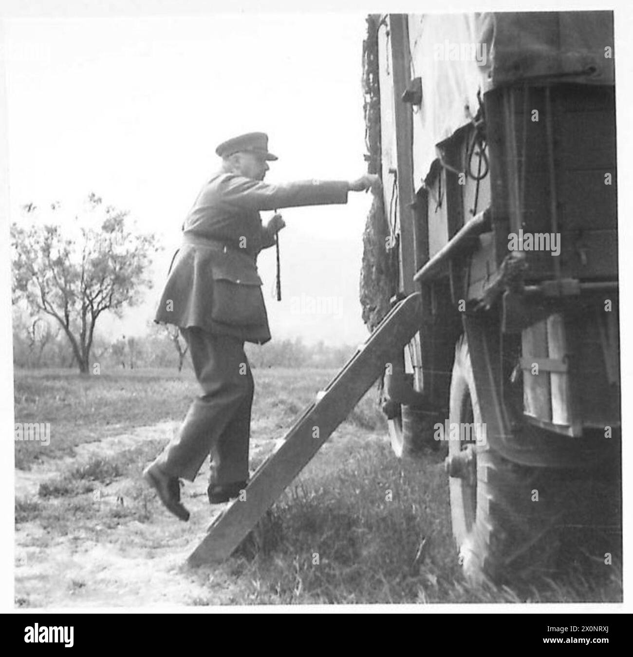 ITALY : C-IN-C MEDITERRANEAN THEATRE VISITS 8TH ARMY - General Wilson ...