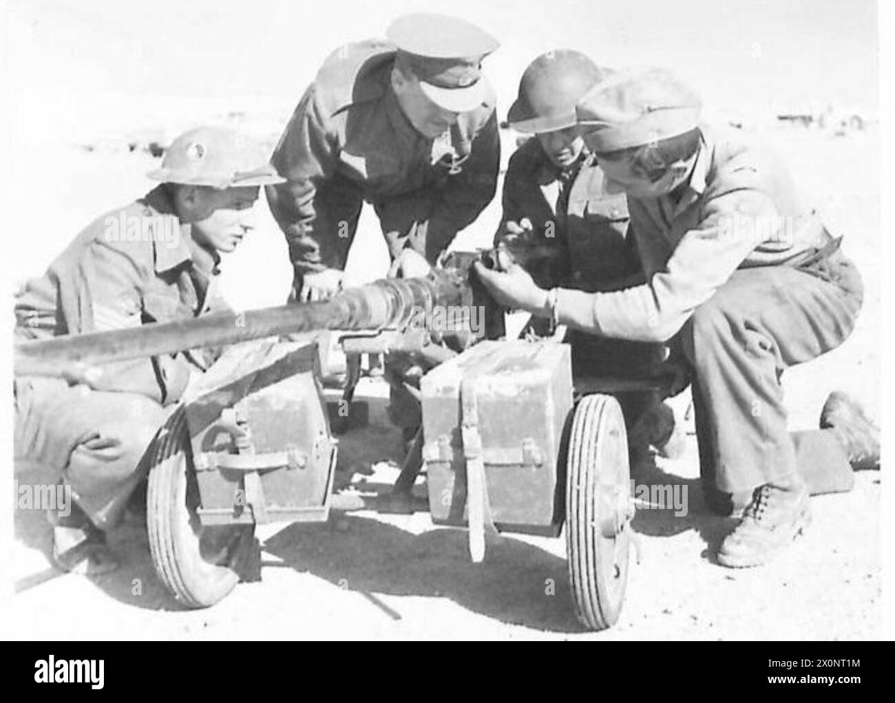PICTURES FROM THE WESTERN DESERT - South African troops interested in ...