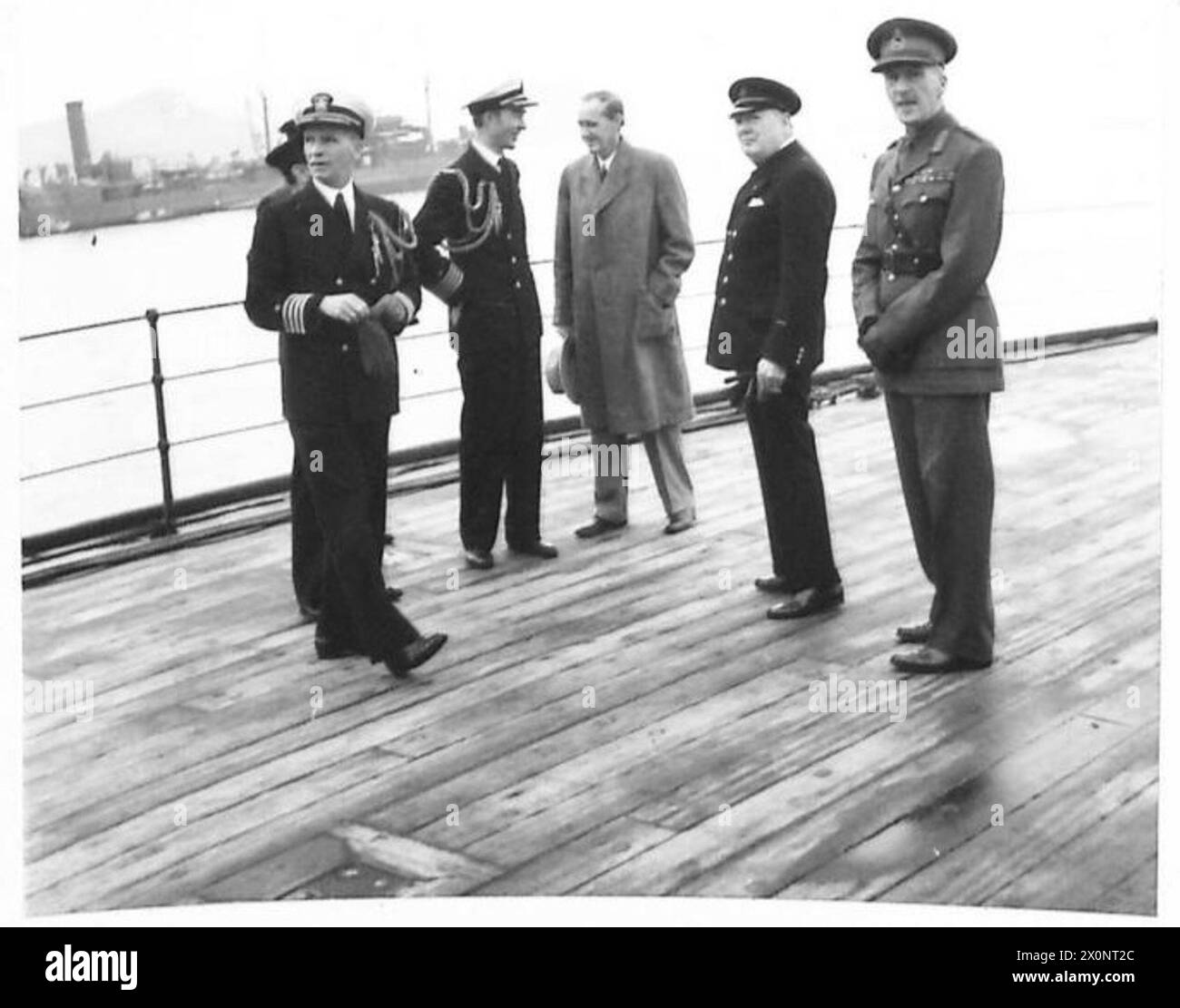 PRESIDENT MEETS PRIME MINISTER - The Prime Minister with two officers ...