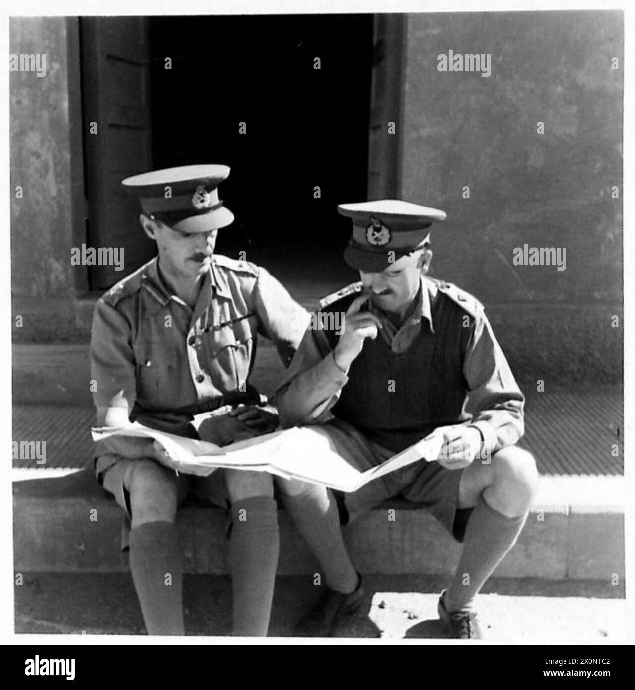 Major General Morshead discusses tactical maps of Tobruk with staff ...