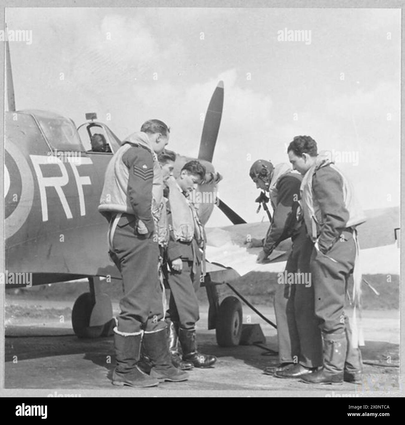 303 polish fighter squadron raf hi-res stock photography and images - Alamy