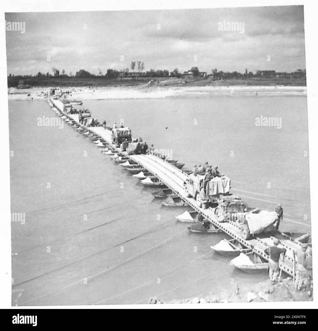 EIGHTH ARMY : BRIDGING THE RIVER PO - The first British-constructed ...
