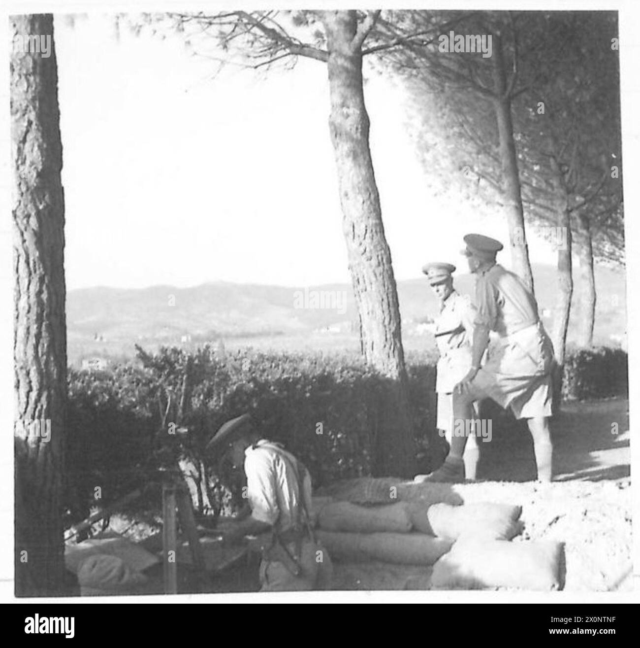 H.M. THE KING VISITS THE EIGHTH ARMY - H.M. the King visiting a forward ...